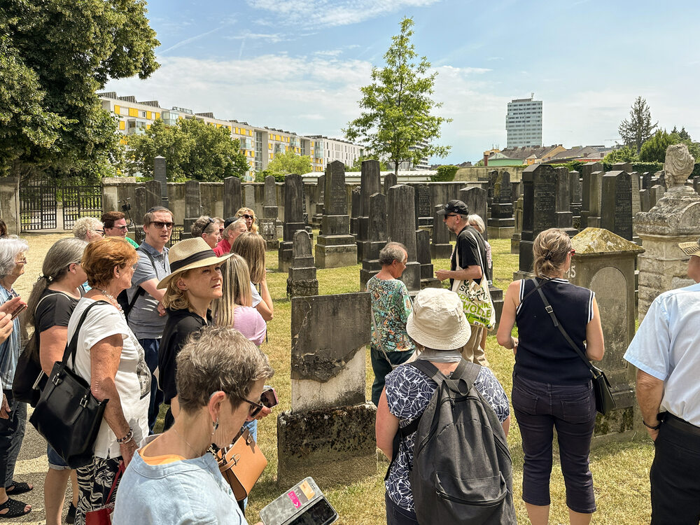 Großes Interesse am Jüdischen Friedhof und am St. Barbara Friedhof: Barbarafriedhof Linz