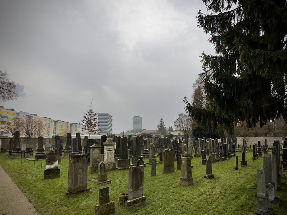 Jüdischer Friedhof generalsaniert : Barbarafriedhof Linz